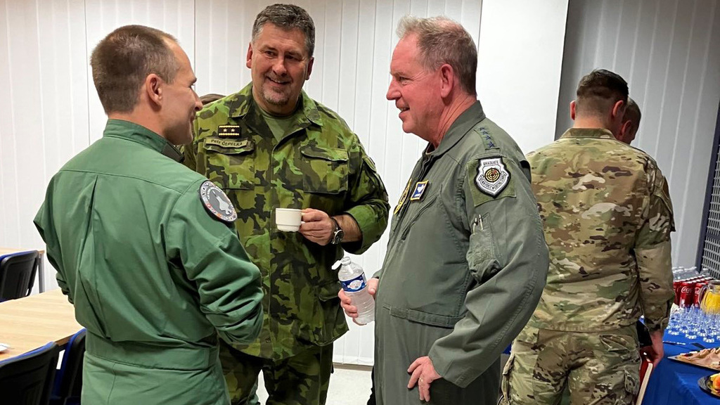 ČR navštívil velitel Vzdušných sil NATO generál James B. Hecker | Armáda ČR